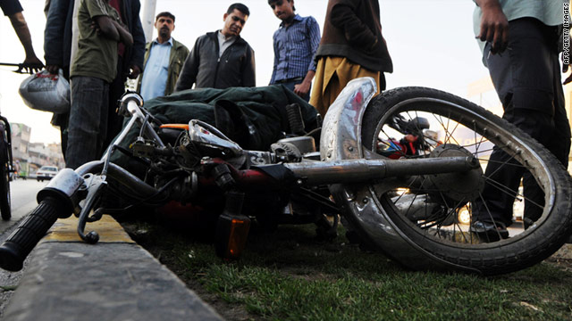 Police: American in Pakistan kills 2 after robbery attempt - CNN.com