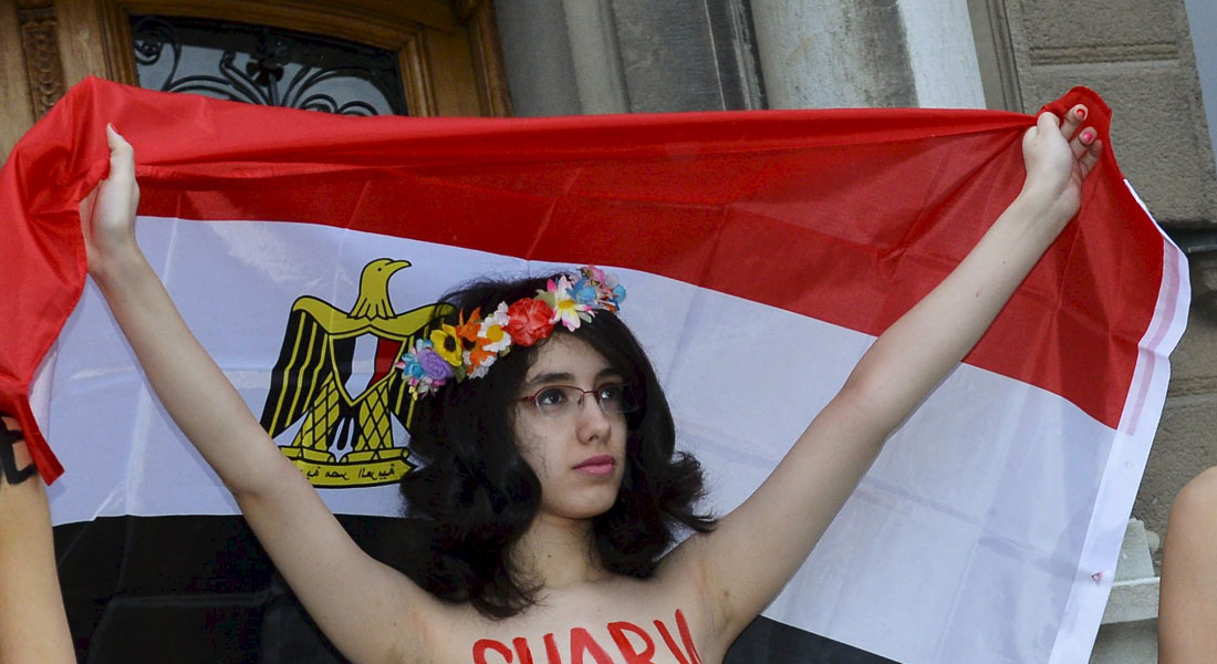 علياء المهدي تعلن تلقيها تهديدات بـالذبح في الشارع بعد صورة عارية فوق